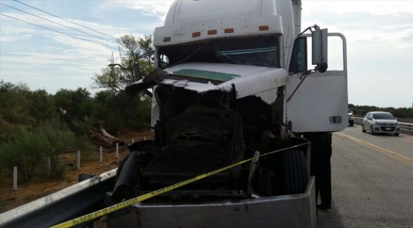 Accidente carretero deja tres muertos y dos heridos Accidente carretero deja tres muertos y dos heridos